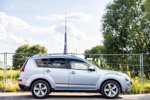 Grey Peugeot 4007 2008 in Riga, with an engine capacity of 2.20 L and mileage of 326 thousand km for 4990 €, photo 6 on AUTOMOTO.COM.LV