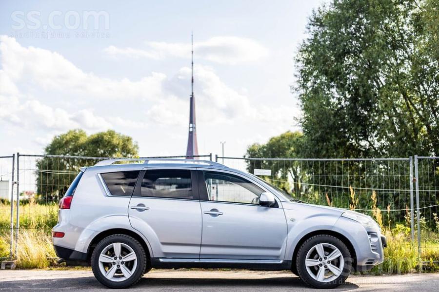 Grey Peugeot 4007 2008 in Riga, with an engine capacity of 2.20 L and mileage of 326 thousand km for 4990 €, photo 6 on AUTOMOTO.COM.LV