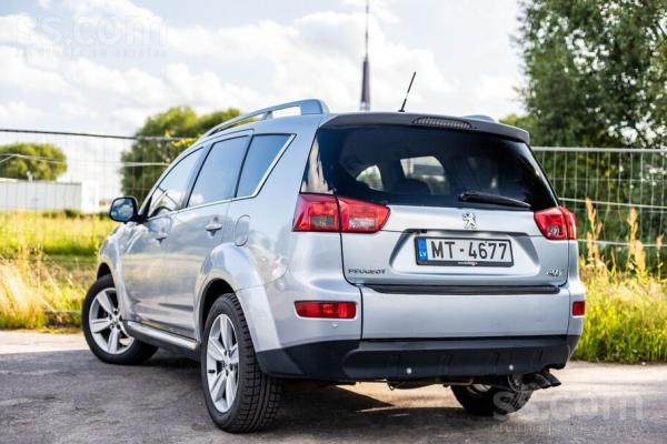 Grey Peugeot 4007 2008 in Riga, with an engine capacity of 2.20 L and mileage of 326 thousand km for 4990 €, photo 6 on AUTOMOTO.COM.LV
