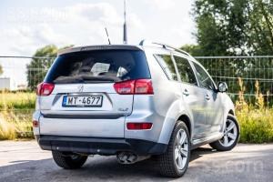 Grey Peugeot 4007 2008 in Riga, with an engine capacity of 2.20 L and mileage of 326 thousand km for 4990 €, photo 8 on AUTOMOTO.COM.LV