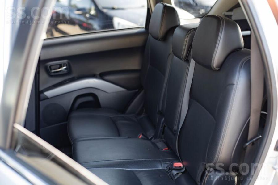 Grey Peugeot 4007 2008 in Riga, with an engine capacity of 2.20 L and mileage of 326 thousand km for 4990 €, photo 12 on AUTOMOTO.COM.LV