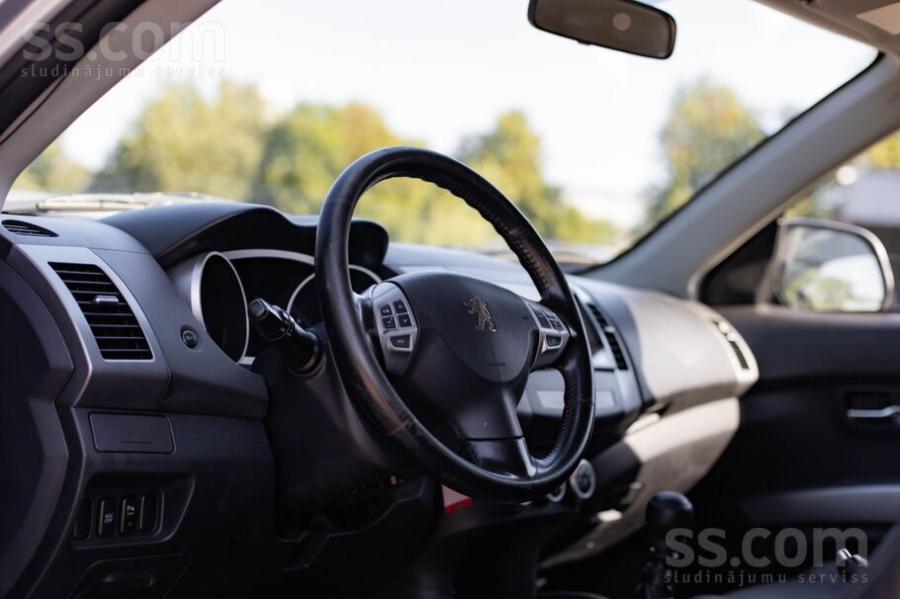 Grey Peugeot 4007 2008 in Riga, with an engine capacity of 2.20 L and mileage of 326 thousand km for 4990 €, photo 15 on AUTOMOTO.COM.LV