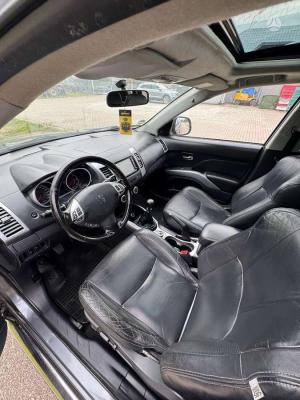 Pelēks Peugeot 4007 2008 Marijampole, ar dzinēja tilpumu 2.18 L un nobraukumu 262 tūkst. km par 3100 €, foto 77 vietnē AUTOMOTO.COM.LV