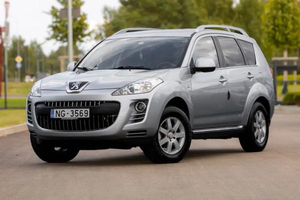 Pelēks Peugeot 4007 2008 Jelgava, ar dzinēja tilpumu 2.20 L un nobraukumu 226 tūkst. km par 2850 €, foto 1 vietnē AUTOMOTO.COM.LV