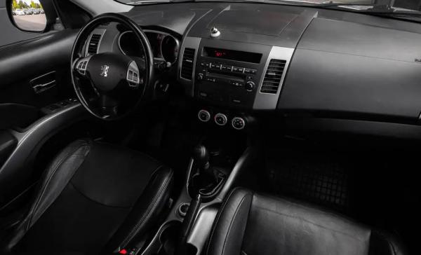 Pelēks Peugeot 4007 2008 Jelgava, ar dzinēja tilpumu 2.20 L un nobraukumu 226 tūkst. km par 2850 €, foto 7 vietnē AUTOMOTO.COM.LV