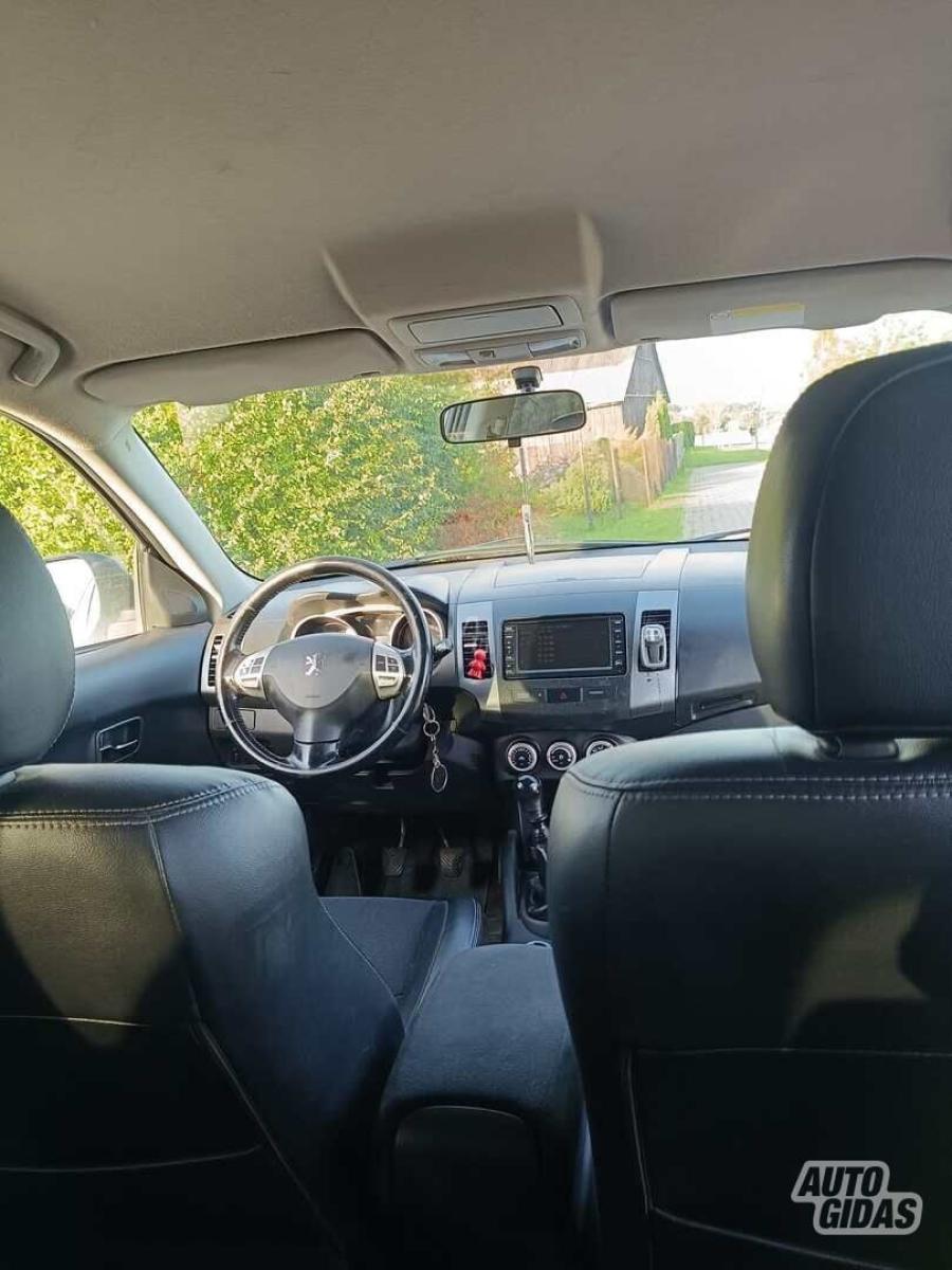 Grey Peugeot 4007 2008 in Telschi, with an engine capacity of 2.20 L and mileage of 271 thousand km for 3200 €, photo 9 on AUTOMOTO.COM.LV