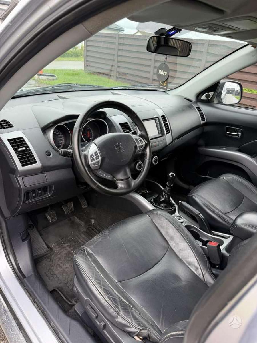 Grey Peugeot 4007 2009 in Klaipeda, with an engine capacity of 2.18 L and mileage of 342 thousand km for 2650 €, photo 12 on AUTOMOTO.COM.LV