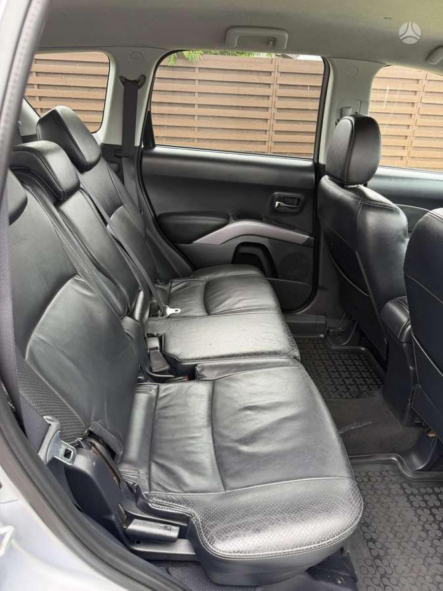 Grey Peugeot 4007 2009 in Klaipeda, with an engine capacity of 2.18 L and mileage of 342 thousand km for 2650 €, photo 17 on AUTOMOTO.COM.LV