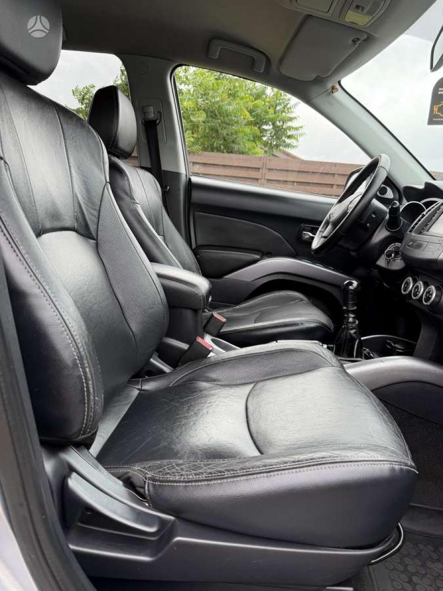 Grey Peugeot 4007 2009 in Klaipeda, with an engine capacity of 2.18 L and mileage of 342 thousand km for 2650 €, photo 18 on AUTOMOTO.COM.LV