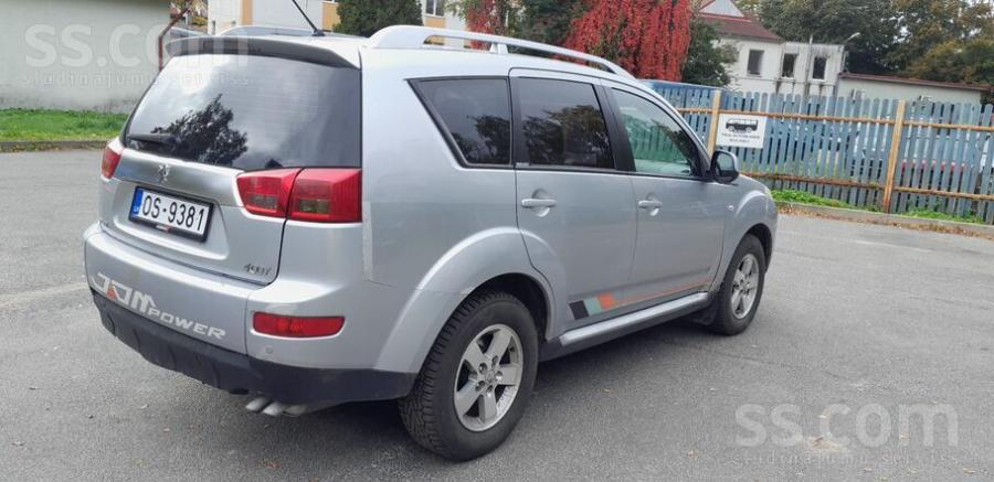 Grey Peugeot 4007 2009 in Riga, with an engine capacity of 2.20 L and mileage of 327 thousand km for 2650 €, photo 4 on AUTOMOTO.COM.LV