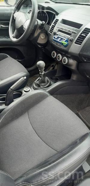 Grey Peugeot 4007 2009 in Riga, with an engine capacity of 2.20 L and mileage of 327 thousand km for 2650 €, photo 5 on AUTOMOTO.COM.LV
