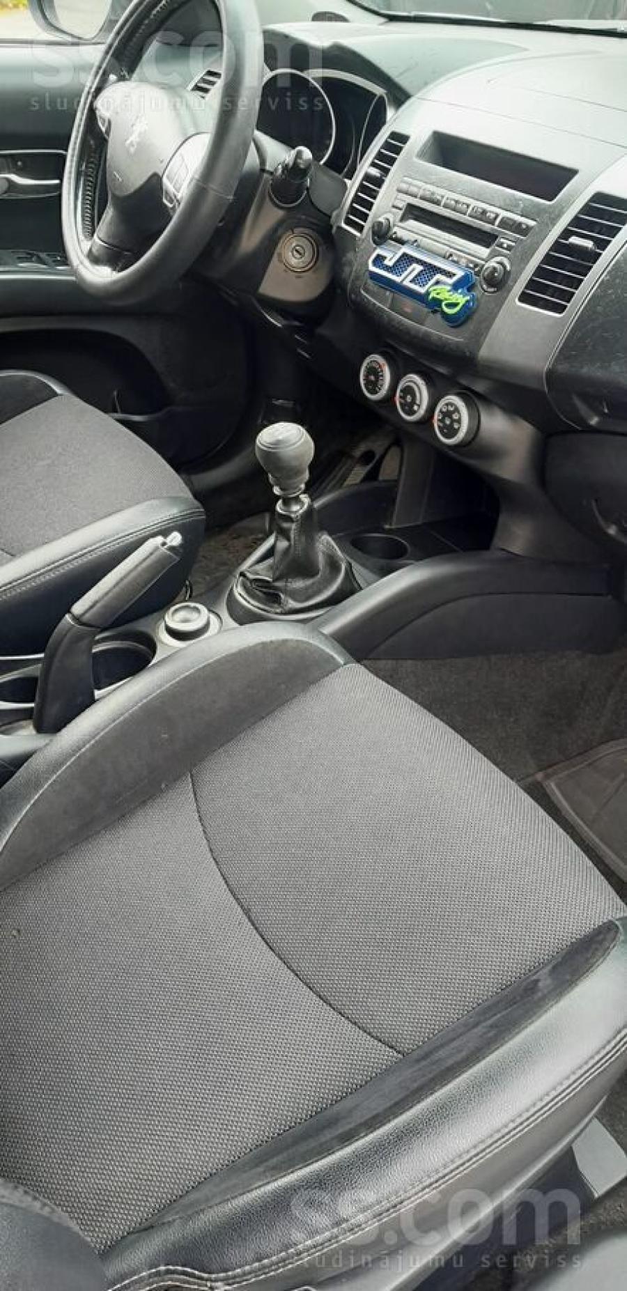 Grey Peugeot 4007 2009 in Riga, with an engine capacity of 2.20 L and mileage of 327 thousand km for 2650 €, photo 5 on AUTOMOTO.COM.LV