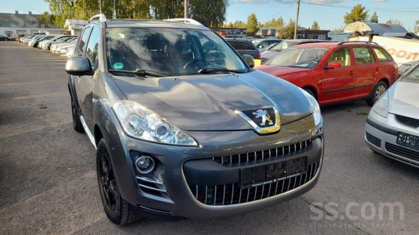 Grey Peugeot 4007 2009 in Riga, with an engine capacity of 2.20 L and mileage of 307 thousand km for 5000 €, photo 3 on AUTOMOTO.COM.LV