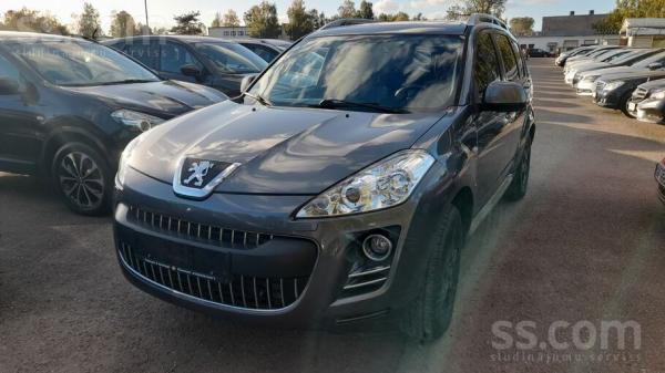 Grey Peugeot 4007 2009 in Riga, with an engine capacity of 2.20 L and mileage of 307 thousand km for 5000 €, photo 4 on AUTOMOTO.COM.LV