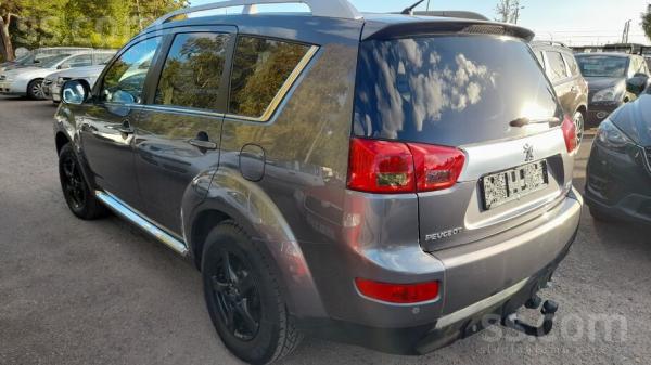 Grey Peugeot 4007 2009 in Riga, with an engine capacity of 2.20 L and mileage of 307 thousand km for 5000 €, photo 5 on AUTOMOTO.COM.LV