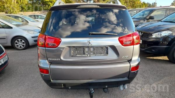 Grey Peugeot 4007 2009 in Riga, with an engine capacity of 2.20 L and mileage of 307 thousand km for 5000 €, photo 7 on AUTOMOTO.COM.LV