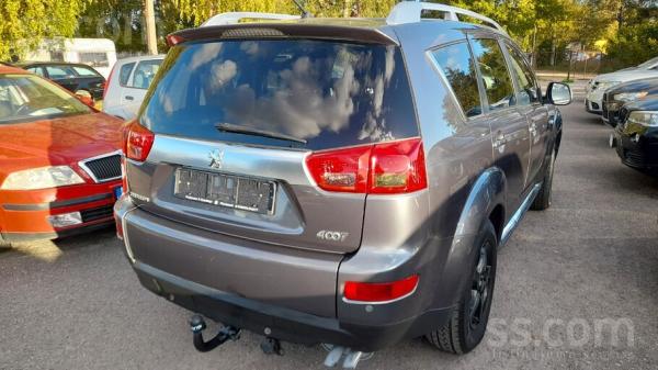 Grey Peugeot 4007 2009 in Riga, with an engine capacity of 2.20 L and mileage of 307 thousand km for 5000 €, photo 8 on AUTOMOTO.COM.LV