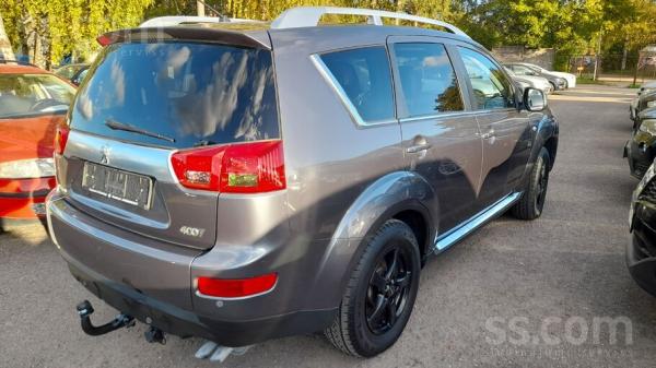 Grey Peugeot 4007 2009 in Riga, with an engine capacity of 2.20 L and mileage of 307 thousand km for 5000 €, photo 9 on AUTOMOTO.COM.LV