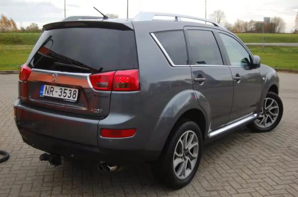 Grey Peugeot 4007 2010 in Jekabpils, with an engine capacity of 2.20 L and mileage of 248 thousand km for 6555 €, photo 2 on AUTOMOTO.COM.LV