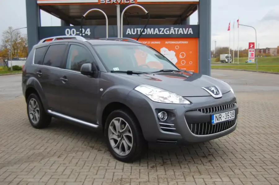Grey Peugeot 4007 2010 in Jekabpils, with an engine capacity of 2.20 L and mileage of 248 thousand km for 6555 €, photo 5 on AUTOMOTO.COM.LV