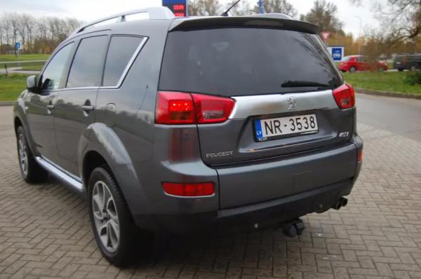 Grey Peugeot 4007 2010 in Jekabpils, with an engine capacity of 2.20 L and mileage of 248 thousand km for 6555 €, photo 7 on AUTOMOTO.COM.LV