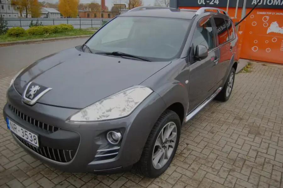 Grey Peugeot 4007 2010 in Jekabpils, with an engine capacity of 2.20 L and mileage of 248 thousand km for 6555 €, photo 9 on AUTOMOTO.COM.LV