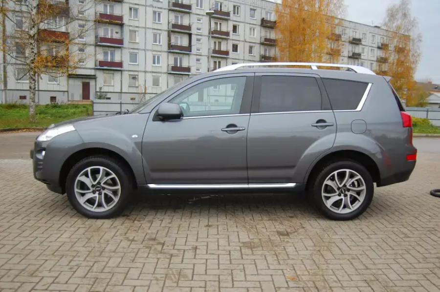 Grey Peugeot 4007 2010 in Jekabpils, with an engine capacity of 2.20 L and mileage of 248 thousand km for 6555 €, photo 12 on AUTOMOTO.COM.LV