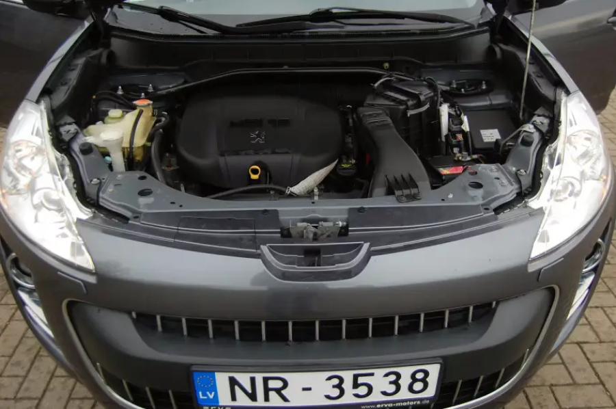 Grey Peugeot 4007 2010 in Jekabpils, with an engine capacity of 2.20 L and mileage of 248 thousand km for 6555 €, photo 13 on AUTOMOTO.COM.LV