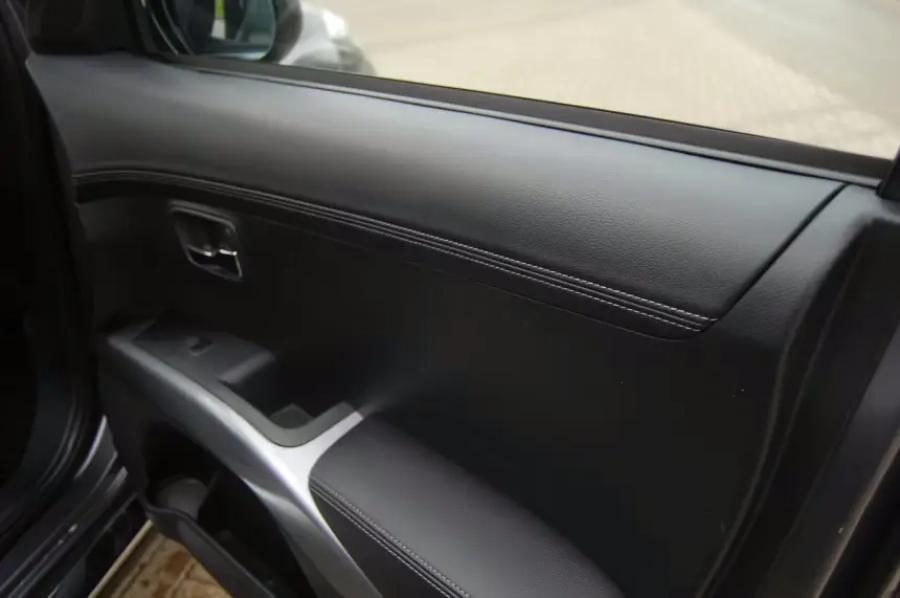 Grey Peugeot 4007 2010 in Jekabpils, with an engine capacity of 2.20 L and mileage of 248 thousand km for 6555 €, photo 15 on AUTOMOTO.COM.LV