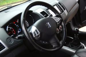 Grey Peugeot 4007 2010 in Jekabpils, with an engine capacity of 2.20 L and mileage of 248 thousand km for 6555 €, photo 19 on AUTOMOTO.COM.LV