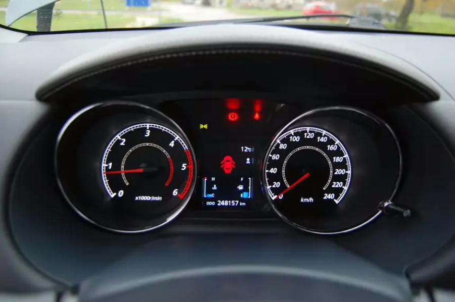 Grey Peugeot 4007 2010 in Jekabpils, with an engine capacity of 2.20 L and mileage of 248 thousand km for 6555 €, photo 21 on AUTOMOTO.COM.LV