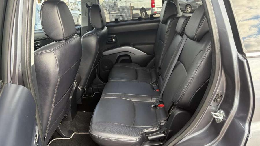 Pelēks Peugeot 4007 2011 Marijampole, ar dzinēja tilpumu 2.18 L un nobraukumu 238 tūkst. km par 5650 €, foto 10 vietnē AUTOMOTO.COM.LV