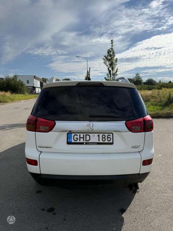 White Peugeot 4007 2008 in Kaunas, with an engine capacity of 2.18 L and mileage of 196 thousand km for 3490 €, photo 6 on AUTOMOTO.COM.LV