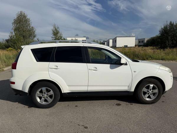 White Peugeot 4007 2008 in Kaunas, with an engine capacity of 2.18 L and mileage of 196 thousand km for 3490 €, photo 8 on AUTOMOTO.COM.LV
