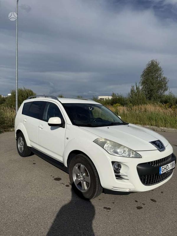 White Peugeot 4007 2008 in Kaunas, with an engine capacity of 2.18 L and mileage of 196 thousand km for 3490 €, photo 9 on AUTOMOTO.COM.LV