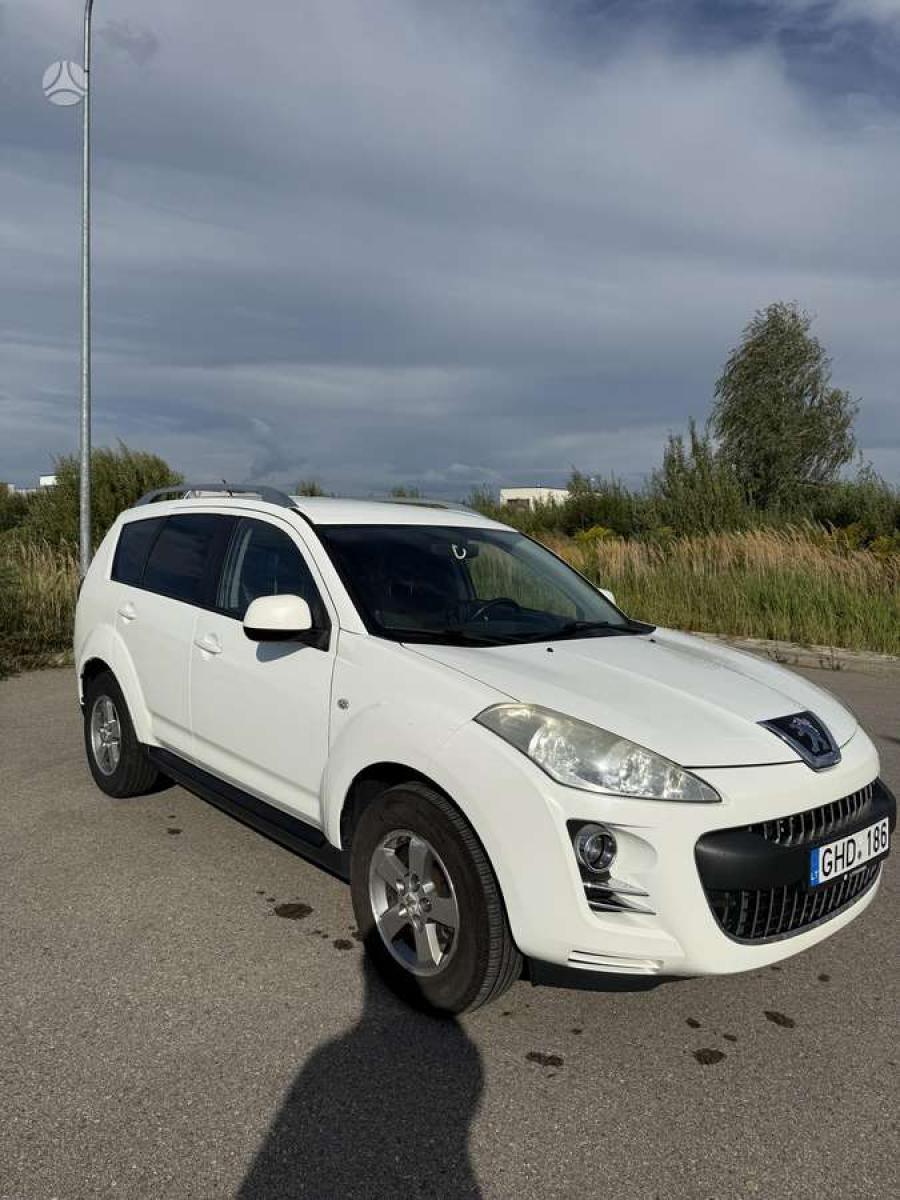 White Peugeot 4007 2008 in Kaunas, with an engine capacity of 2.18 L and mileage of 196 thousand km for 3490 €, photo 9 on AUTOMOTO.COM.LV