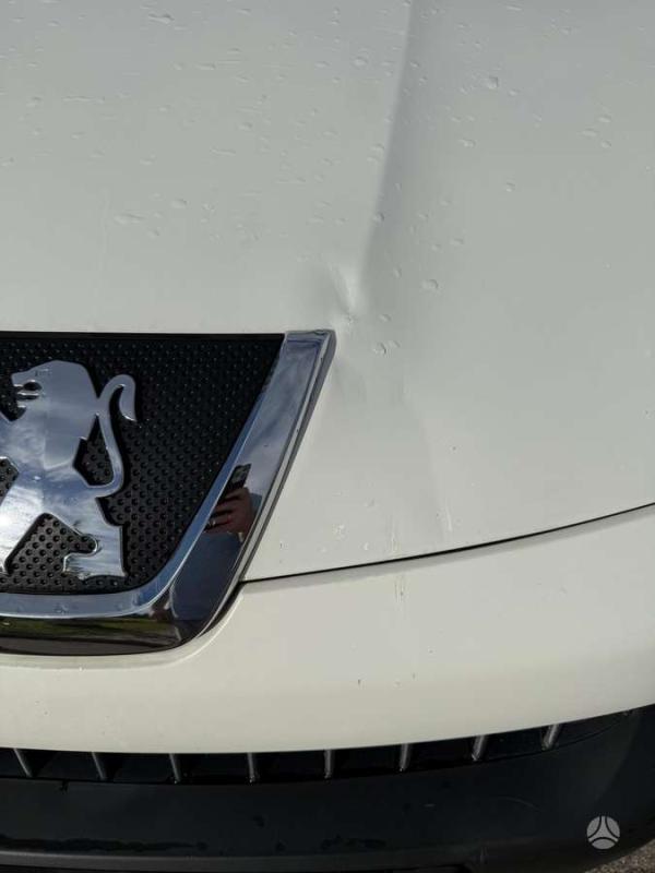 White Peugeot 4007 2008 in Kaunas, with an engine capacity of 2.18 L and mileage of 196 thousand km for 3490 €, photo 10 on AUTOMOTO.COM.LV
