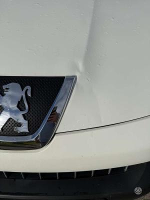 White Peugeot 4007 2008 in Kaunas, with an engine capacity of 2.18 L and mileage of 196 thousand km for 3490 €, photo 10 on AUTOMOTO.COM.LV