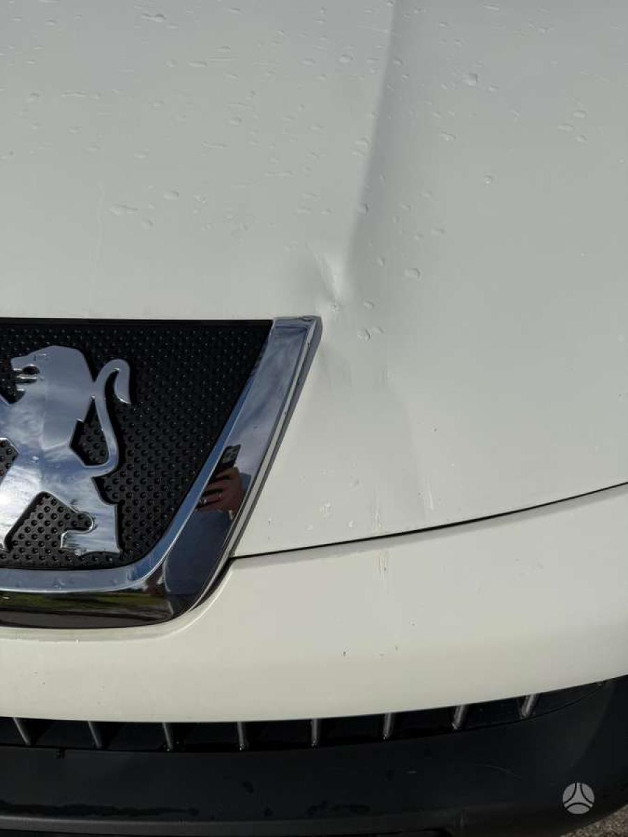 White Peugeot 4007 2008 in Kaunas, with an engine capacity of 2.18 L and mileage of 196 thousand km for 3490 €, photo 10 on AUTOMOTO.COM.LV