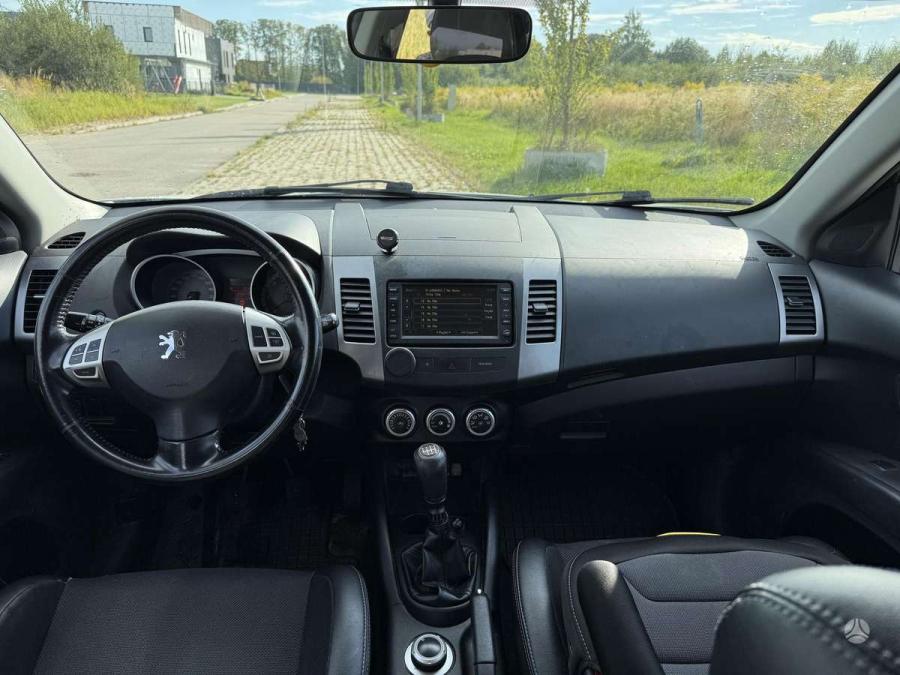White Peugeot 4007 2008 in Kaunas, with an engine capacity of 2.18 L and mileage of 196 thousand km for 3490 €, photo 14 on AUTOMOTO.COM.LV