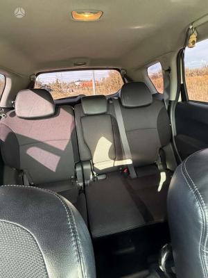 White Peugeot 4007 2008 in Kaunas, with an engine capacity of 2.18 L and mileage of 196 thousand km for 3490 €, photo 15 on AUTOMOTO.COM.LV