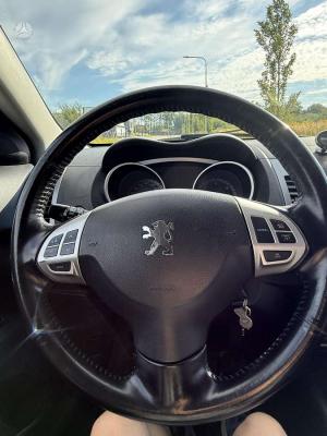 White Peugeot 4007 2008 in Kaunas, with an engine capacity of 2.18 L and mileage of 196 thousand km for 3490 €, photo 16 on AUTOMOTO.COM.LV