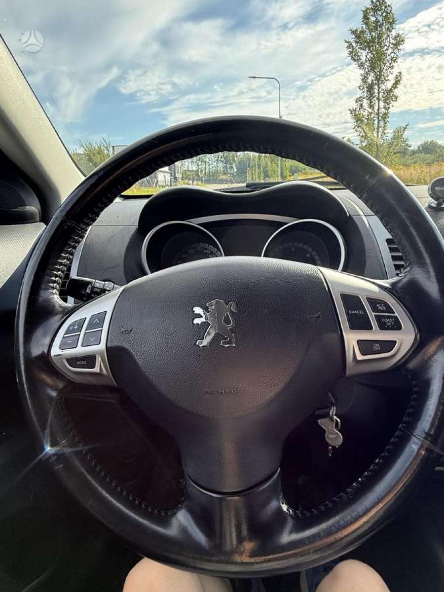 White Peugeot 4007 2008 in Kaunas, with an engine capacity of 2.18 L and mileage of 196 thousand km for 3490 €, photo 16 on AUTOMOTO.COM.LV