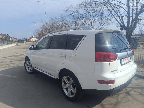 White Peugeot 4007 2009 in Telschi, with an engine capacity of 2.20 L and mileage of 273 thousand km for 3399 €, photo 4 on AUTOMOTO.COM.LV