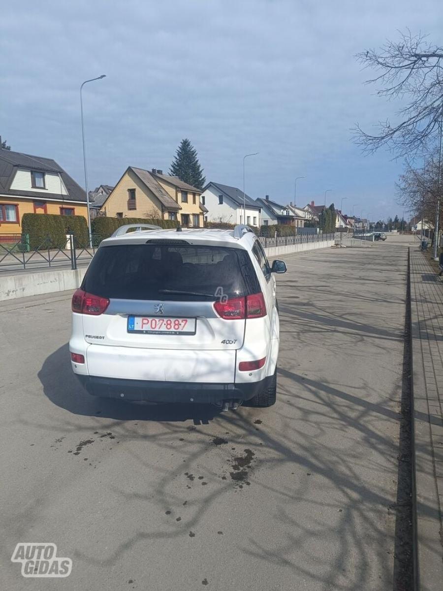 White Peugeot 4007 2009 in Telschi, with an engine capacity of 2.20 L and mileage of 273 thousand km for 3399 €, photo 7 on AUTOMOTO.COM.LV