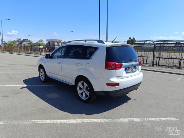 White Peugeot 4007 2009 in Telschi, with an engine capacity of 2.20 L and mileage of 270 thousand km for 3500 €, photo 5 on AUTOMOTO.COM.LV
