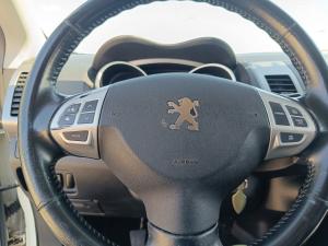 Balts Peugeot 4007 2009 Telšiai, ar dzinēja tilpumu 2.20 L un nobraukumu 270 tūkst. km par 3500 €, foto 18 vietnē AUTOMOTO.COM.LV