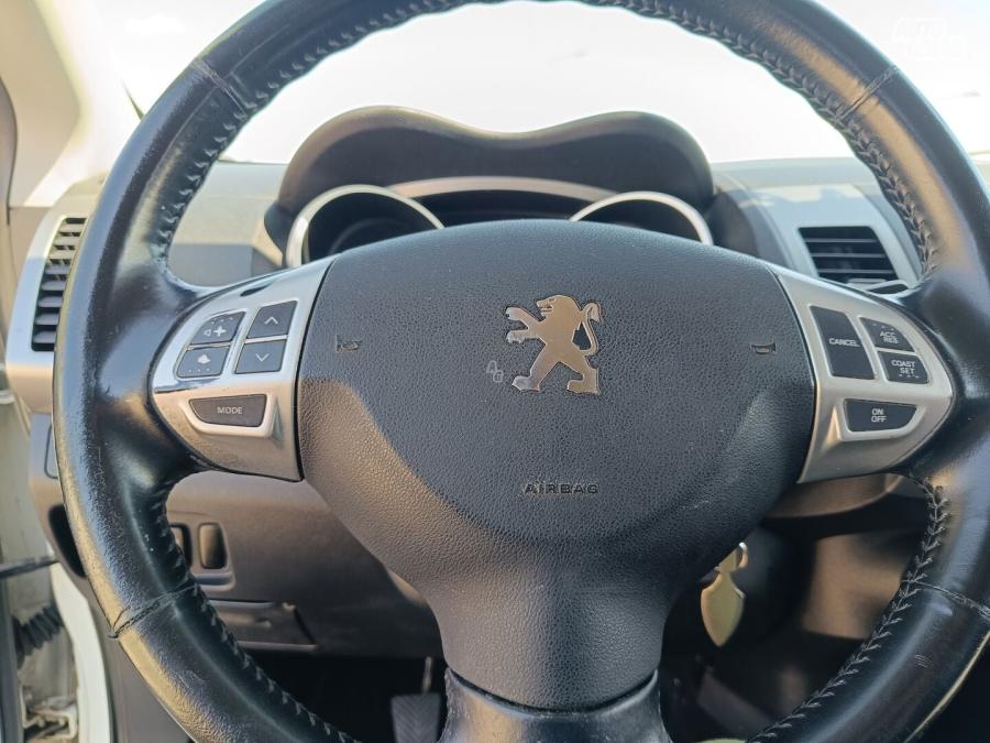 Balts Peugeot 4007 2009 Telšiai, ar dzinēja tilpumu 2.20 L un nobraukumu 270 tūkst. km par 3500 €, foto 18 vietnē AUTOMOTO.COM.LV