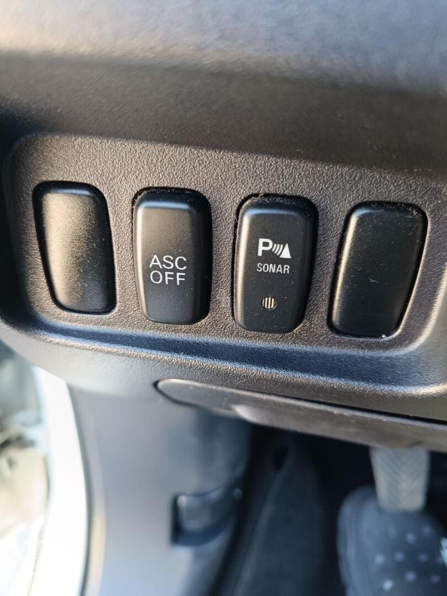 Balts Peugeot 4007 2009 Telšiai, ar dzinēja tilpumu 2.20 L un nobraukumu 270 tūkst. km par 3500 €, foto 22 vietnē AUTOMOTO.COM.LV