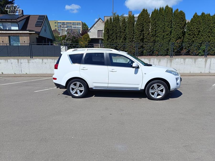 White Peugeot 4007 2009 in Telschi, with an engine capacity of 2.20 L and mileage of 250 thousand km for 3400 €, photo 10 on AUTOMOTO.COM.LV